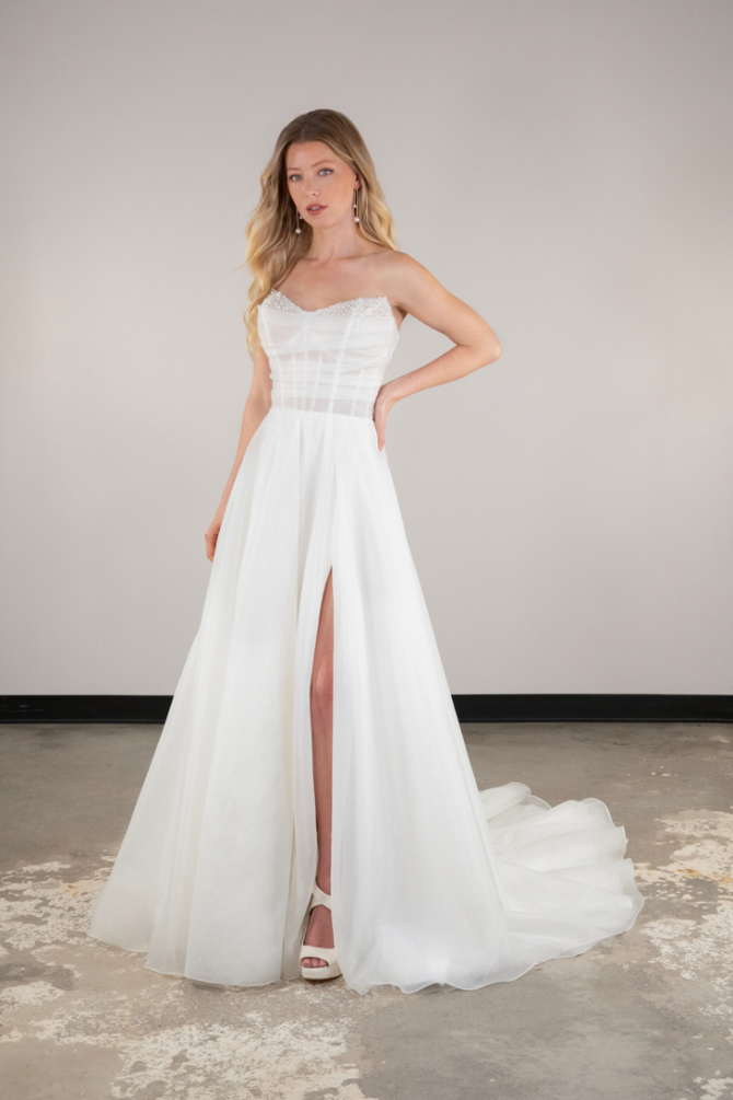 Essense of Australia - D4124 | White Wisteria Bridal Boutique